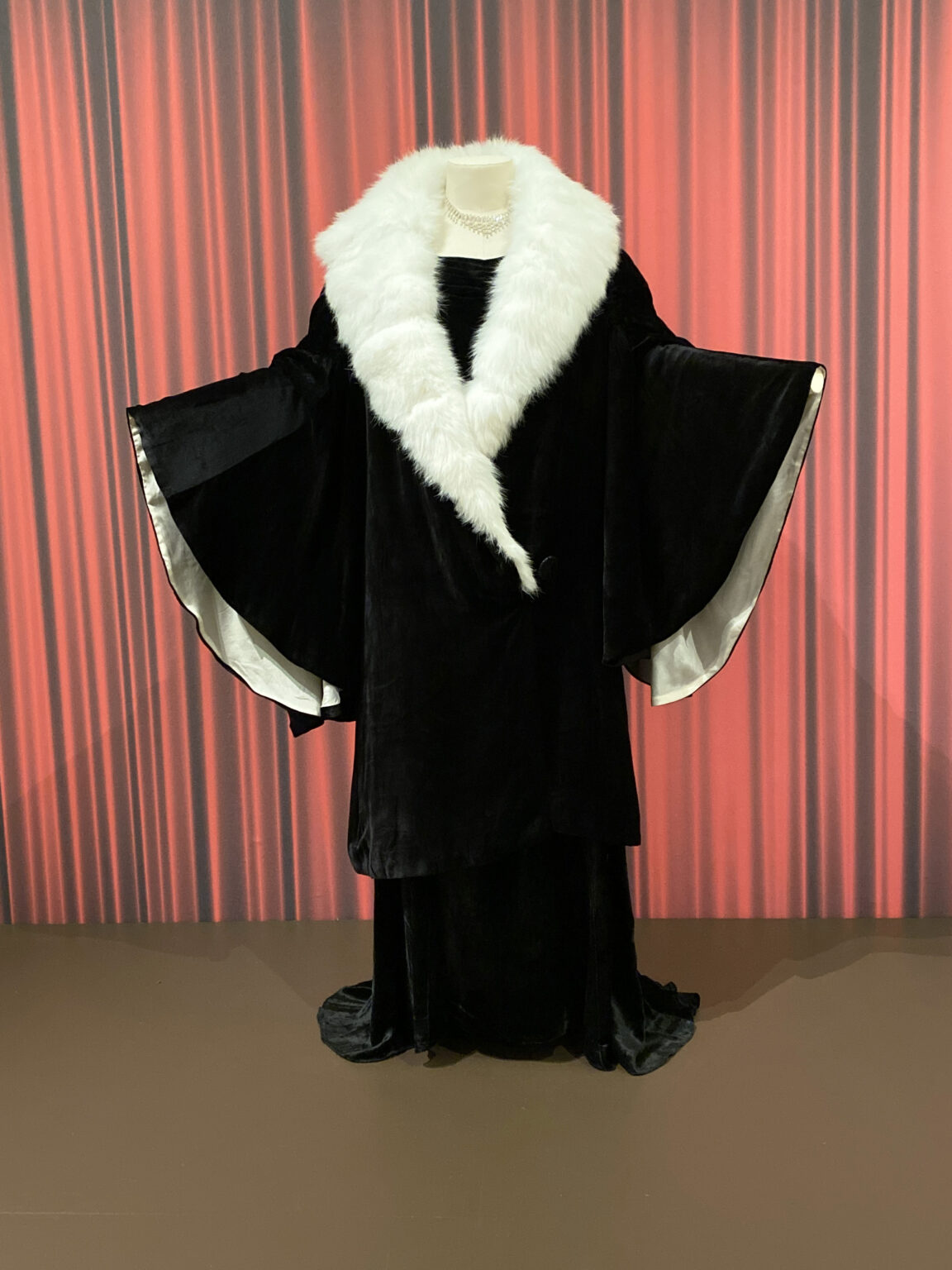 Emily Tinne and her Wardrobe - Purl and Seam